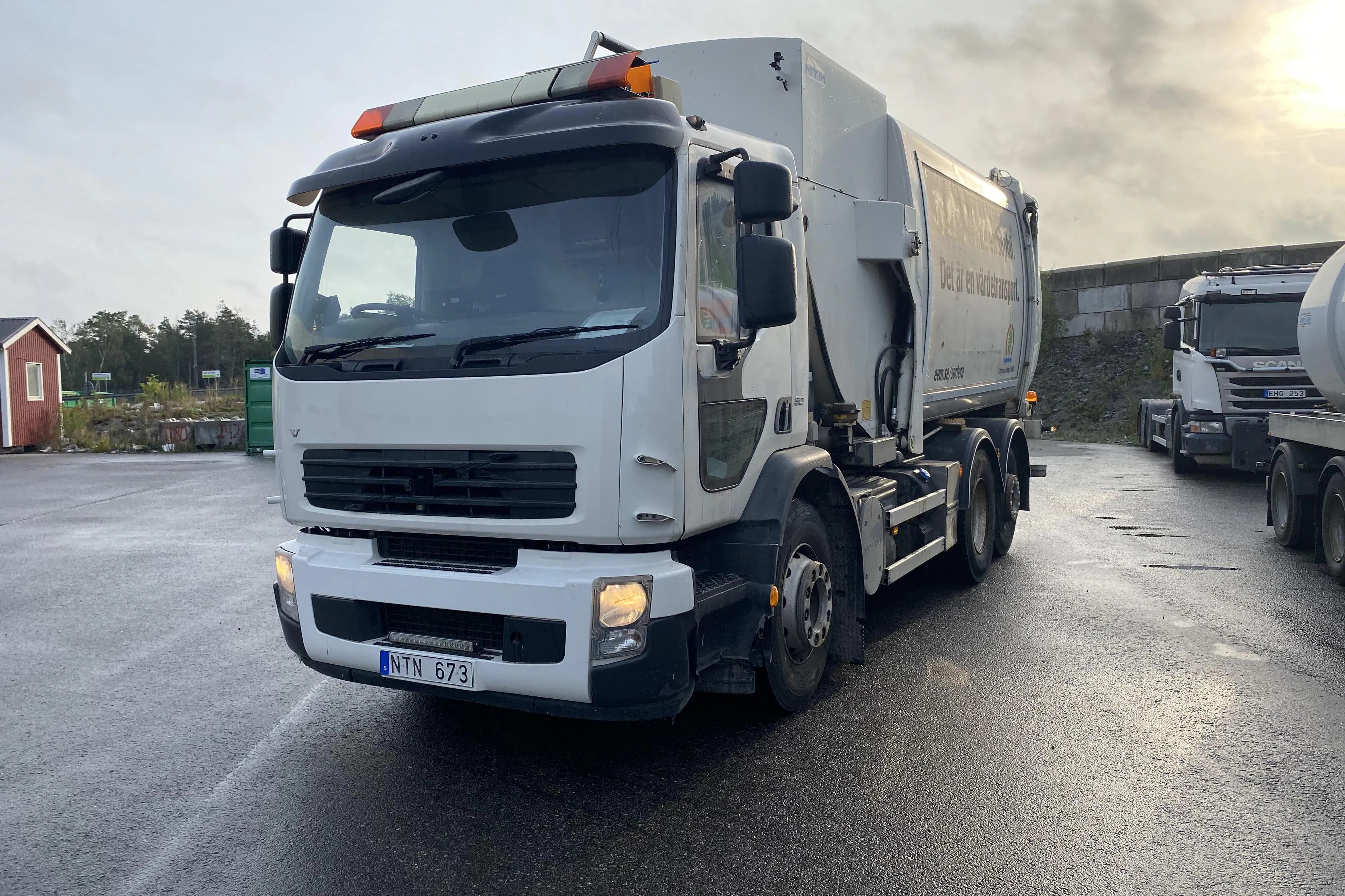 Begagnad VOLVO FE 6X2 FE Sidlastare - Högerstyrd | kvd.se